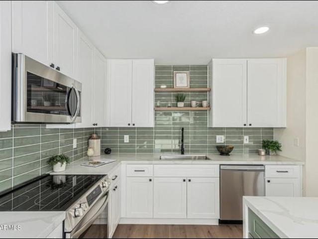3 Br, 2 bath, Single Family 13862 W Fargo Dr