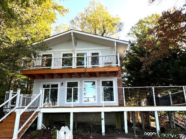 3 Br, 2 bath, Single Family 1387 N Independence Drive