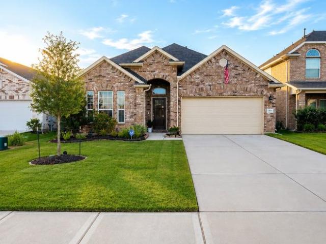 3 Br, 2 bath, Single Family 2405 Village Azalea Dr