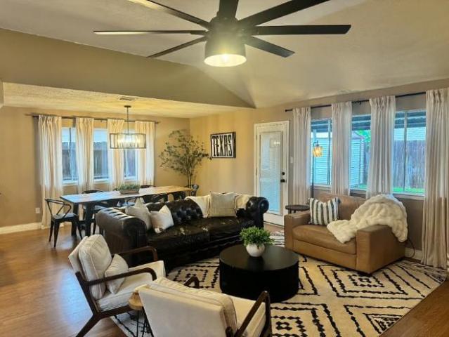 3 Br, 2 bath, Single Family 2406 Strait Ln