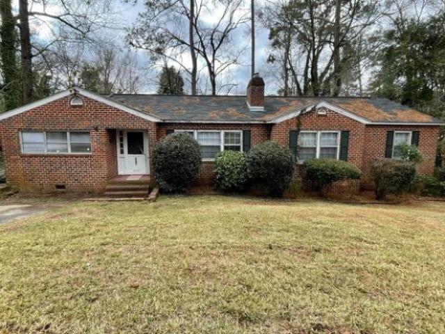 3 Br, 2 bath, Single Family 2410 Kingsley Dr