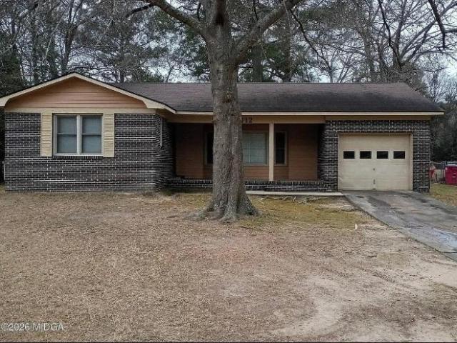 3 Br, 2 bath, Single Family 2412 Shea Dr