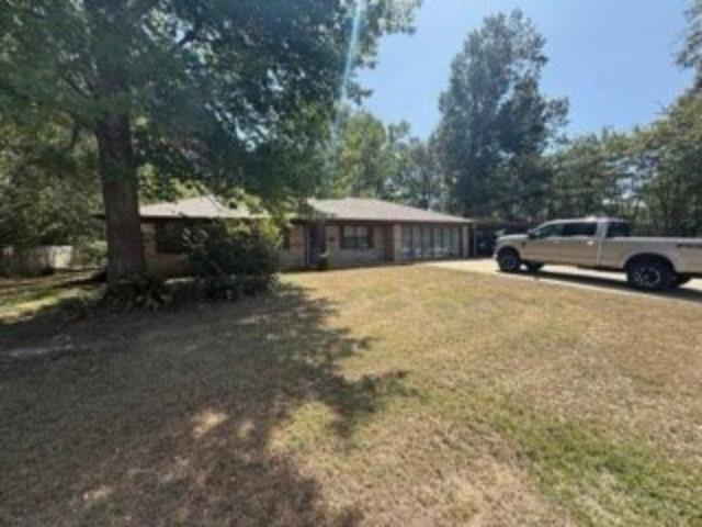3 Br, 2 bath, Single Family 2412 Redbud St