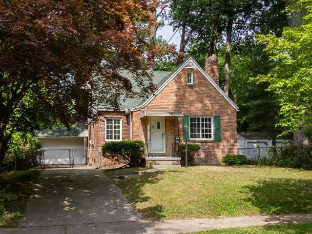 3 Br, 2 bath, Single Family 2424 Lambert