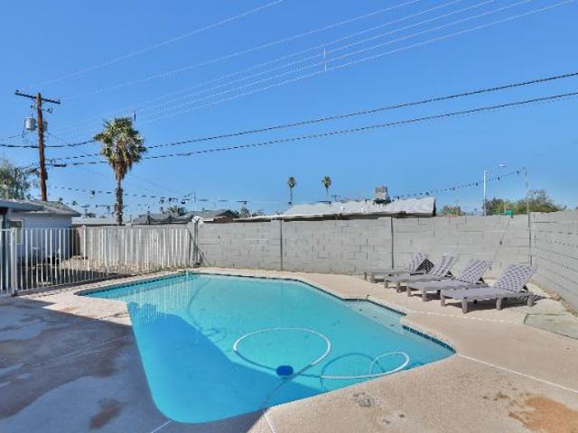 3 Br, 2 bath, Single Family 242 W Jasmine St