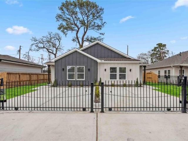 3 Br, 2 bath, Single Family 2446 Carmel St