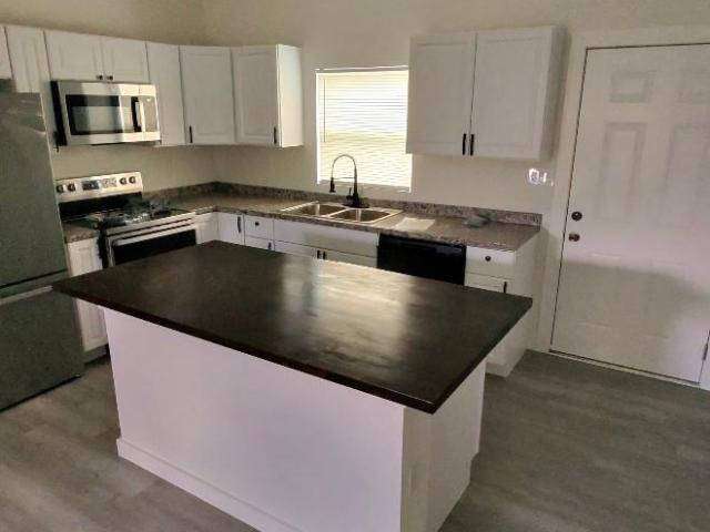 3 Br, 2 bath, Single Family 2457 Haven St