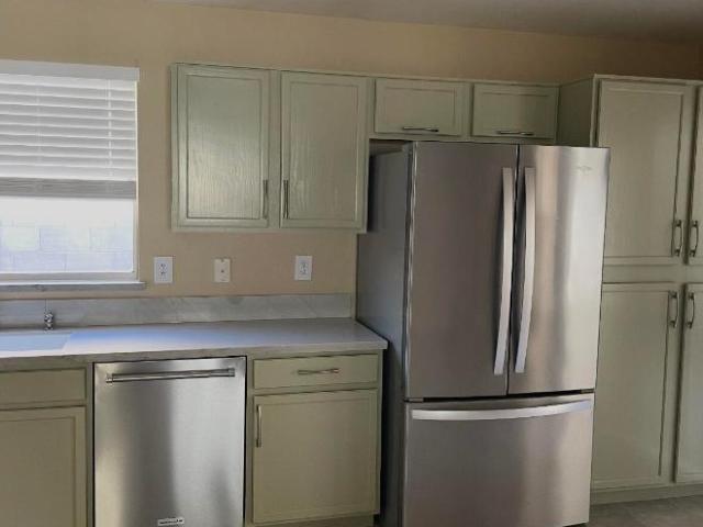 3 Br, 2 bath, Single Family 2463 E Springfield Place