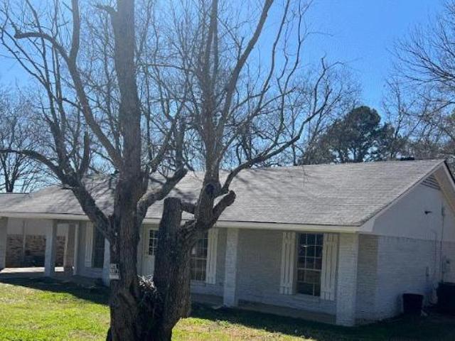 3 Br, 2 bath, Single Family 2479 Twisted Oak Dr