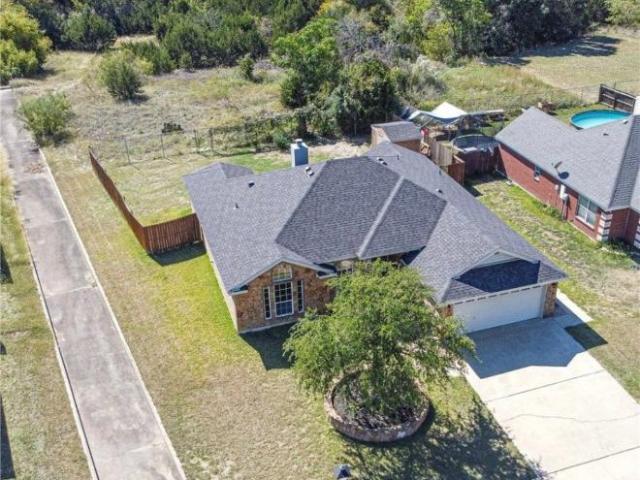 3 Br, 2 bath, Single Family 2501 Lindsey Dr