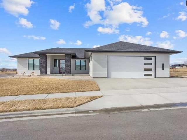 3 Br, 2 bath, Single Family 2504 Aspen Creek Trail