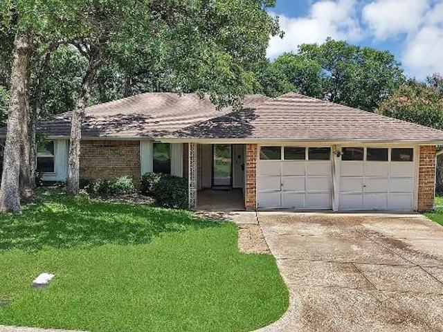 3 Br, 2 bath, Single Family 2505 Ironwood Ct