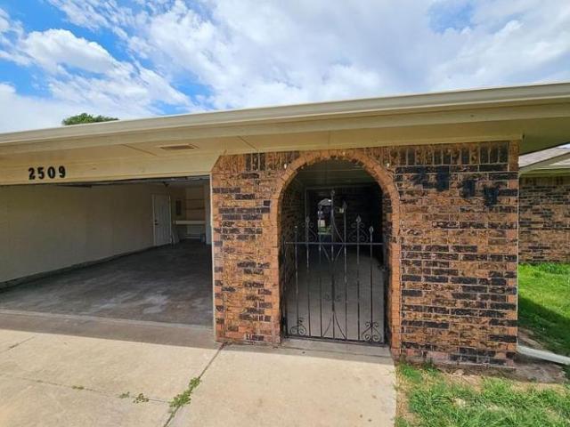 3 Br, 2 bath, Single Family 2509 SW 91st St
