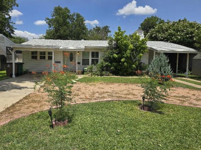 3 Br, 2 bath, Single Family 2516 W Beauregard