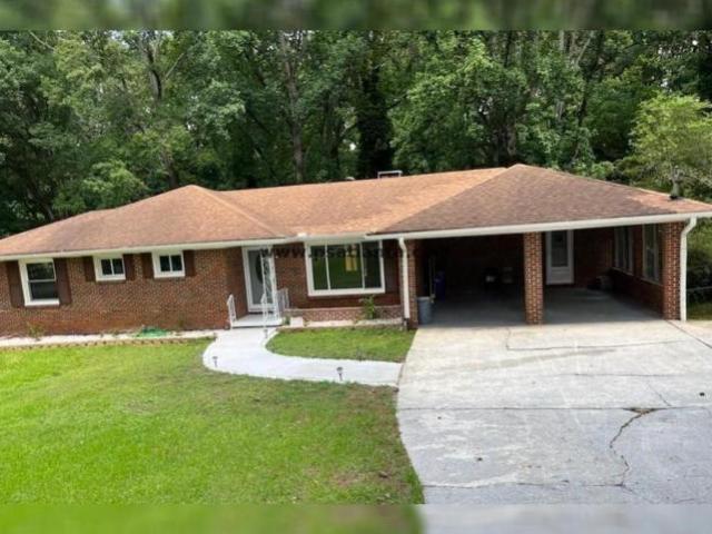 3 Br, 2 bath, Single Family 2521 N Bryan Cir