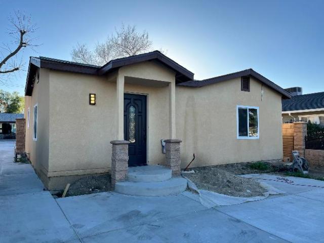 3 Br, 2 bath, Single Family 2525 N Sierra Way