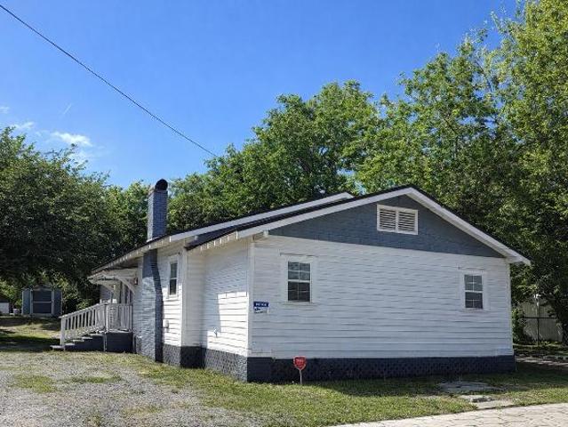 3 Br, 2 bath, Single Family 2526 Phyllis St