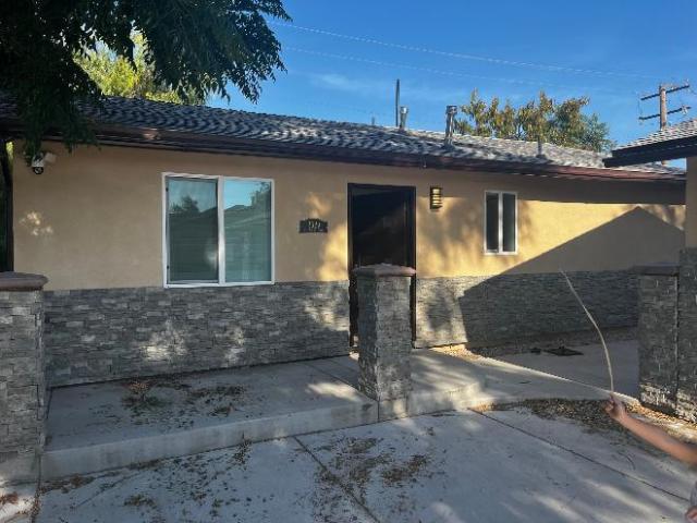 3 Br, 2 bath, Single Family 2529 N Sierra Way