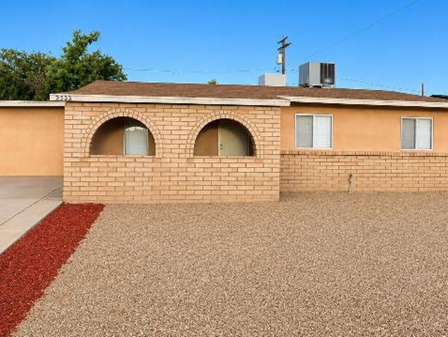 3 Br, 2 bath, Single Family 2533 S Olivia Ave