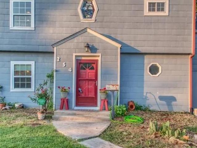 3 Br, 2 bath, Single Family 254 Quentin Dr