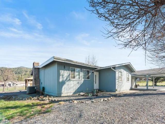 3 Br, 2 bath, Single Family 255 Foots Creek Rd