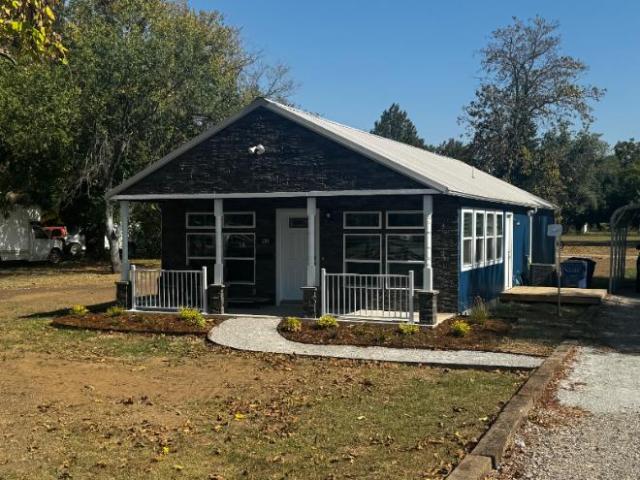 3 Br, 2 bath, Single Family 256 So 2nd St