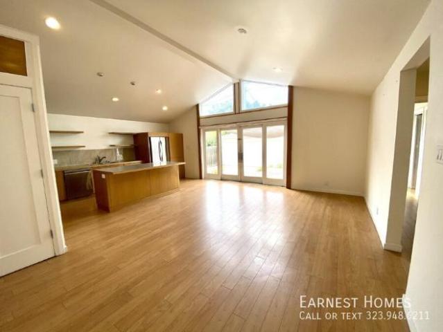 3 Br, 2 bath, Single Family 2577 S Bundy Dr