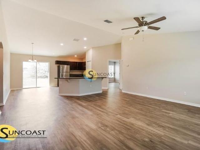 3 Br, 2 bath, Single Family 2578 Sw 155th Ln