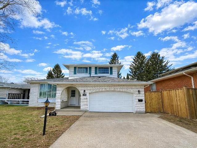 3 Br, 2 bath, Single Family 25 Meadowbrook Crescent