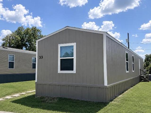 3 Br, 2 bath, Single Family 2601 Leary Ln