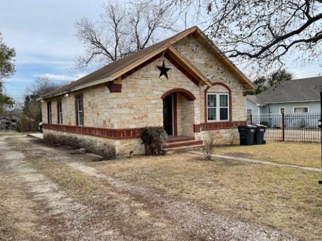 3 Br, 2 bath, Single Family 2608 Bosque Blvd