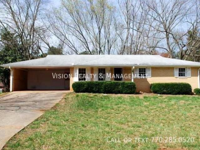 3 Br, 2 bath, Single Family 260 Castlegate Cir