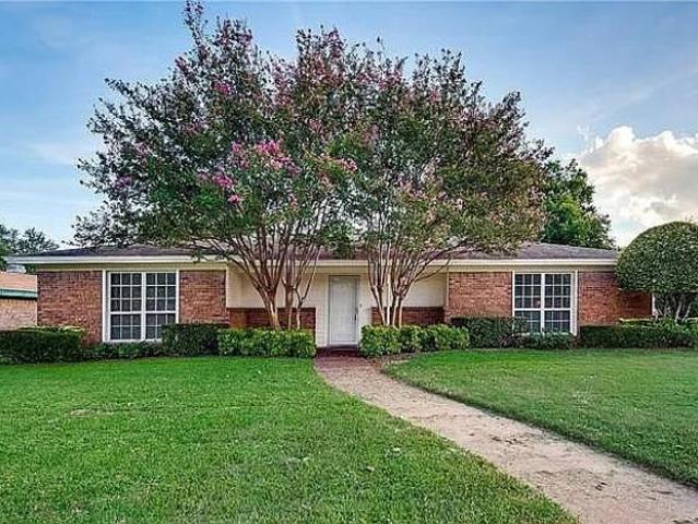 3 Br, 2 bath, Single Family 2612 E Park Blvd