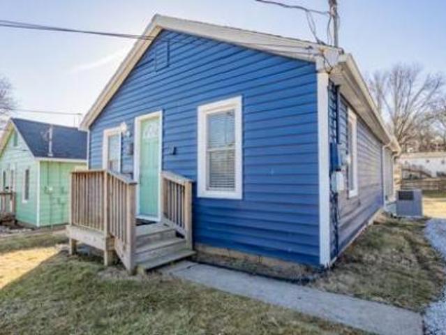 3 Br, 2 bath, Single Family 2614 W Oregon St