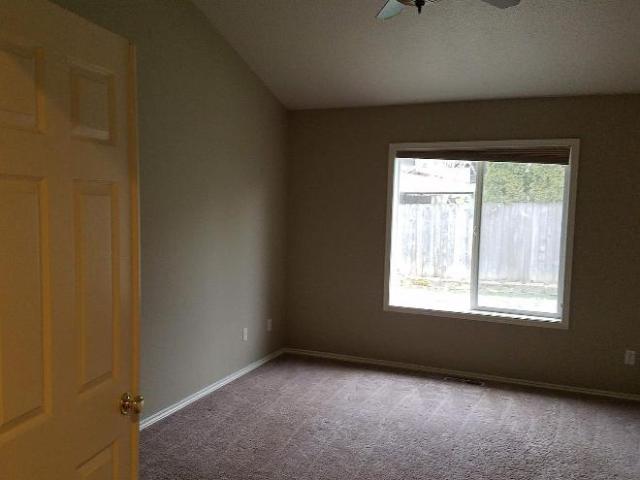 3 Br, 2 bath, Single Family 2620 NW 19th Cir