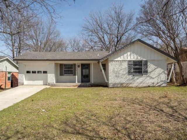 3 Br, 2 bath, Single Family 2624 Woodlawn Dr