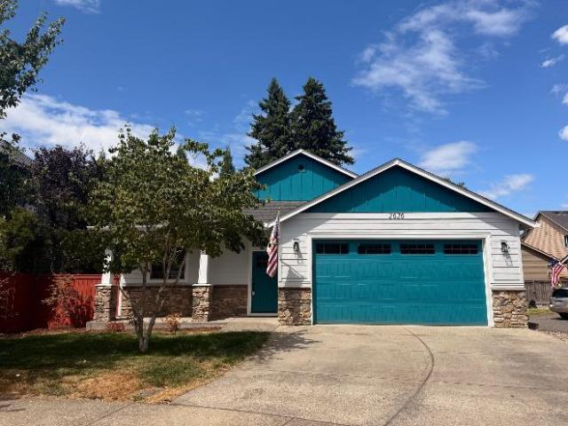 3 Br, 2 bath, Single Family 2626 NE Hawthorne Cir
