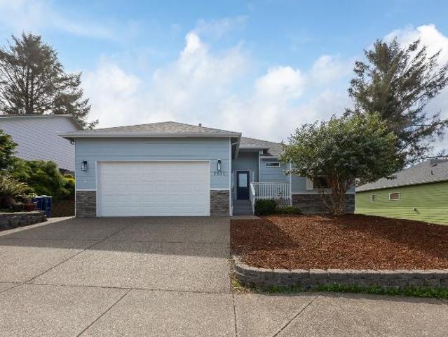 3 Br, 2 bath, Single Family 2630 NE 45th St