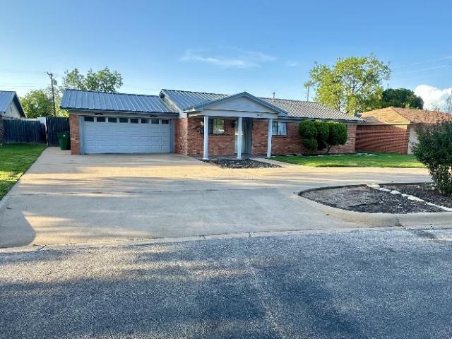 3 Br, 2 bath, Single Family 2631 Sunset Dr