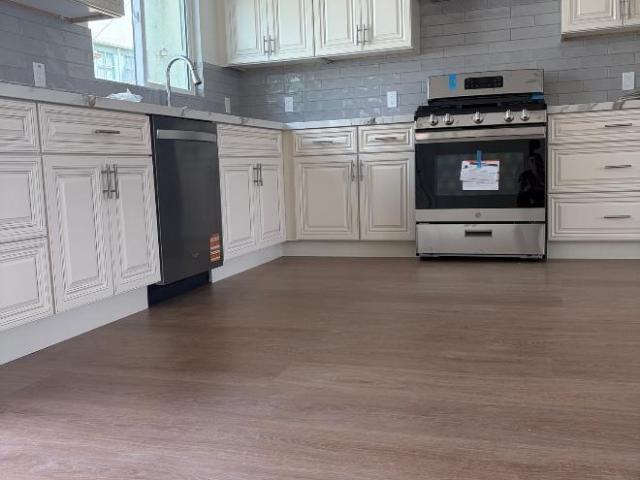 3 Br, 2 bath, Single Family 2641 Elden Ave