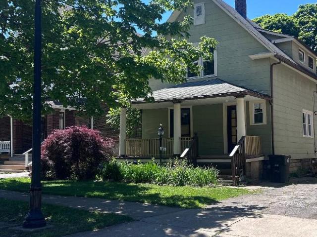 3 Br, 2 bath, Single Family 2652 E 115th St
