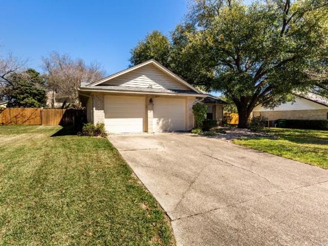 3 Br, 2 bath, Single Family 2659 Pebble Bow