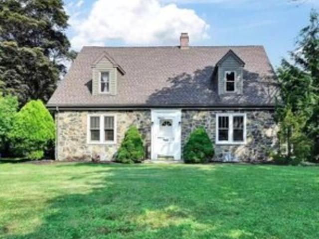 3 Br, 2 bath, Single Family 265 Station Rd