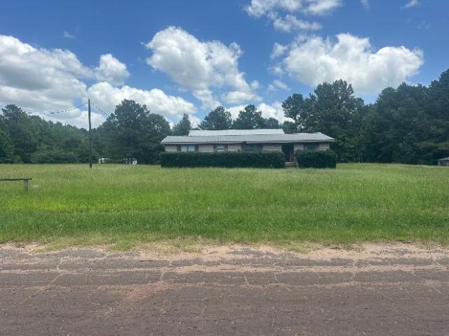 3 Br, 2 bath, Single Family 2667 Airstrip