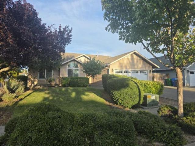 3 Br, 2 bath, Single Family 2667 Esther Ln