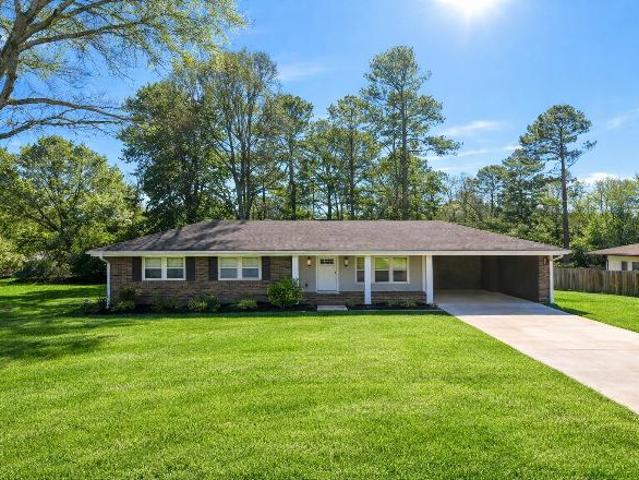 3 Br, 2 bath, Single Family 2676 Lakeview Dr