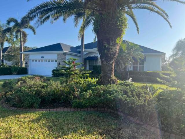 3 Br, 2 bath, Single Family 2704 Little Country Rd