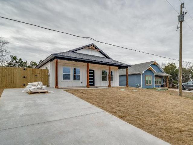 3 Br, 2 bath, Single Family 2707 Brazos River Dr