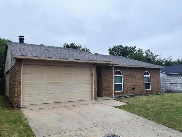 3 Br, 2 bath, Single Family 2713 Harvest Lake Dr