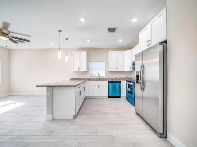 3 Br, 2 bath, Single Family 2714 Nokomis Avenue